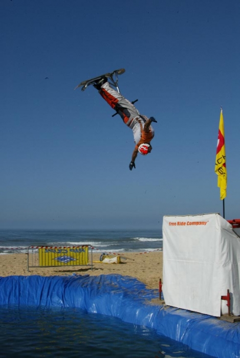 Photo ERIC FORNEY EN SNOWSCOOT WATER JUMP
